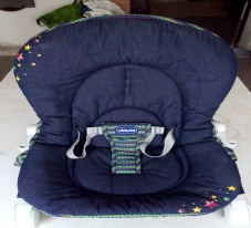 Sdraietta Chicco Hooplà blu con dettagli multicolore a stelle 
